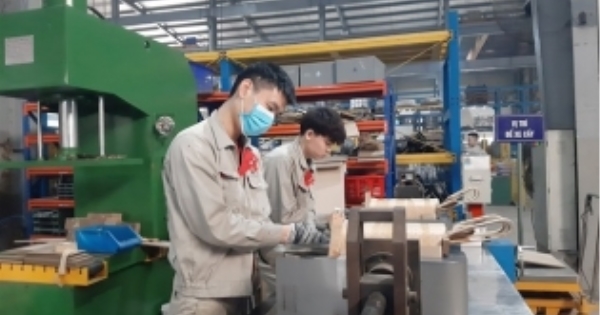 Developing supporting industries towards building a self-reliant industry