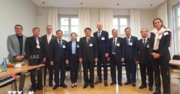 National Assembly delegation pays working visit to Germany
